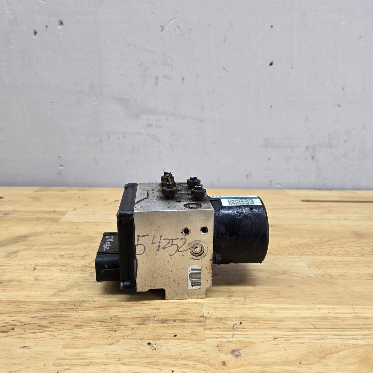 2009-2014 Chevrolet Silverado / GMC Sierra 1500 ABS Pump Module Contro ...